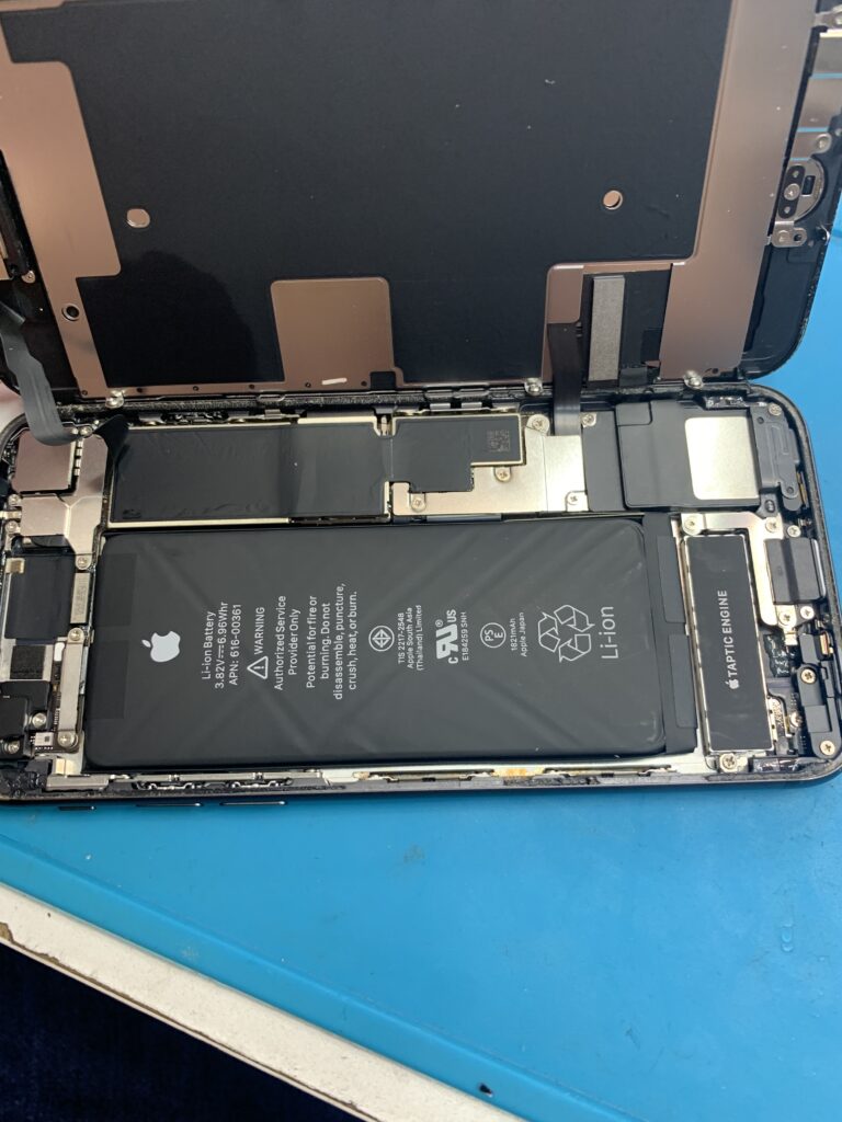 iPhone8 バッテリー交換【練馬店】 - 最長1年保証 アイフォン/スマホ修理の RepairWorld